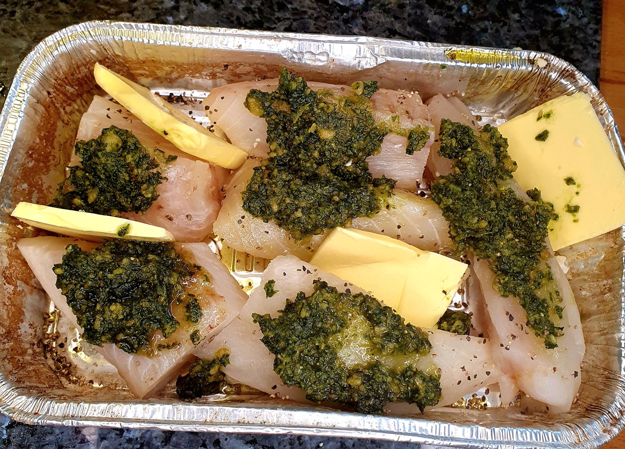 Isgalt med løpstikkepesto og ovnsbakte blomkålbuketter – CITRUSFRUKTEN